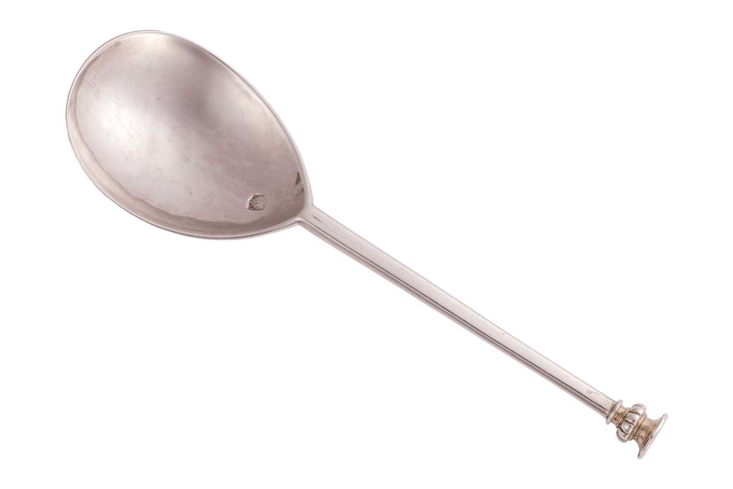 Lot 300 - A Mary Tudor Seal Top Spoon, fig shaped bowl