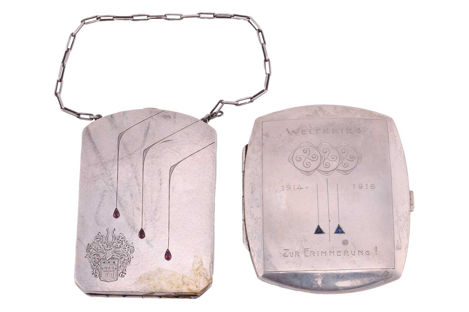 Lot 309 - A Jugendstil power compact and a cigarette