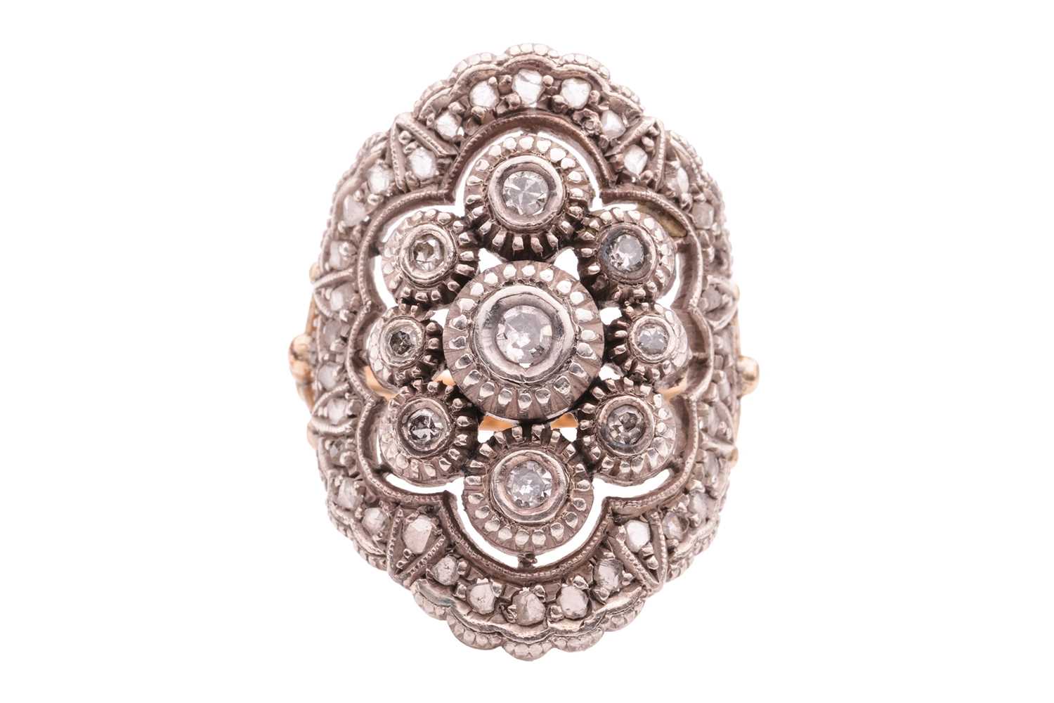 Lot 114 - A Mughal-style diamond-set ring, the panel