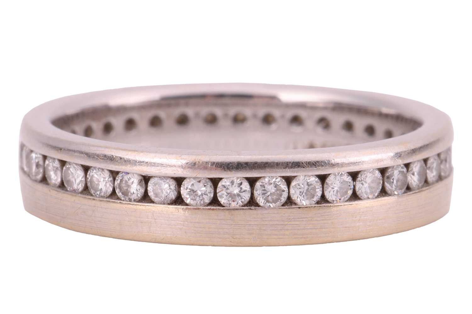 Lot 62 - An 18ct white gold diamond-set ring,
