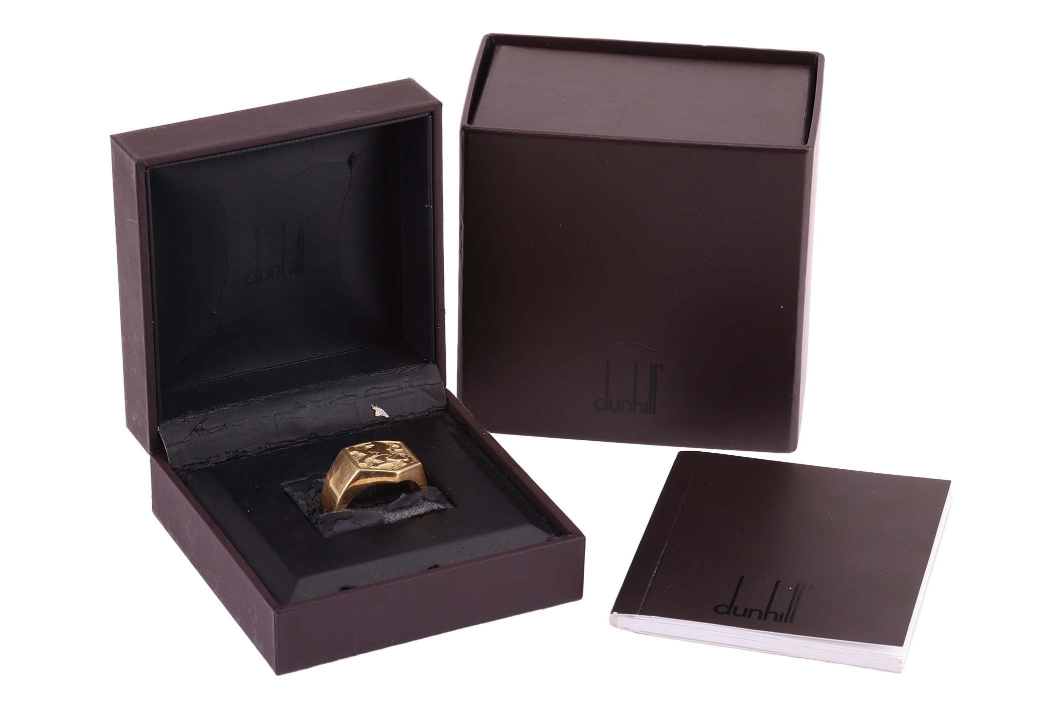 Lot 46 - Dunhill – An 18ct gold lion crest signet ring,