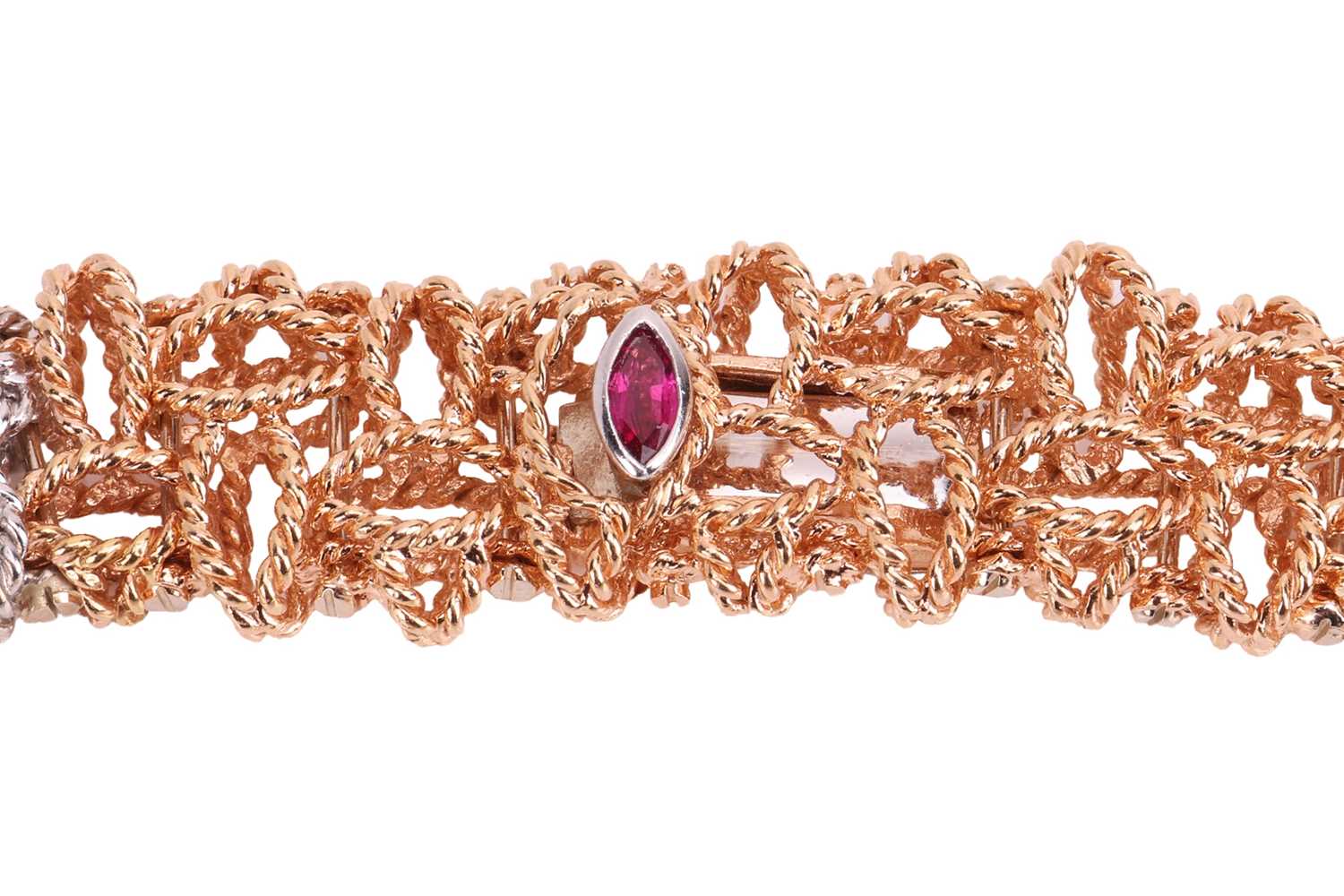 Lot 252 - Roberto Coin - a diamond-set 'New Barocco'