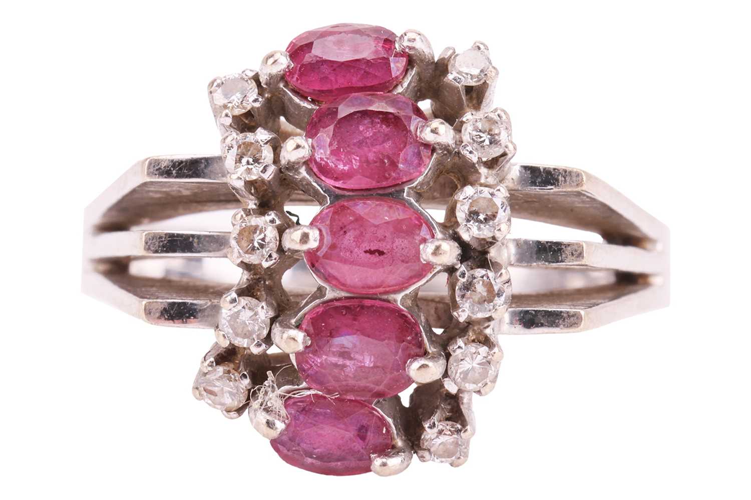 Lot 31 - A ruby and diamond dress ring, ring head
