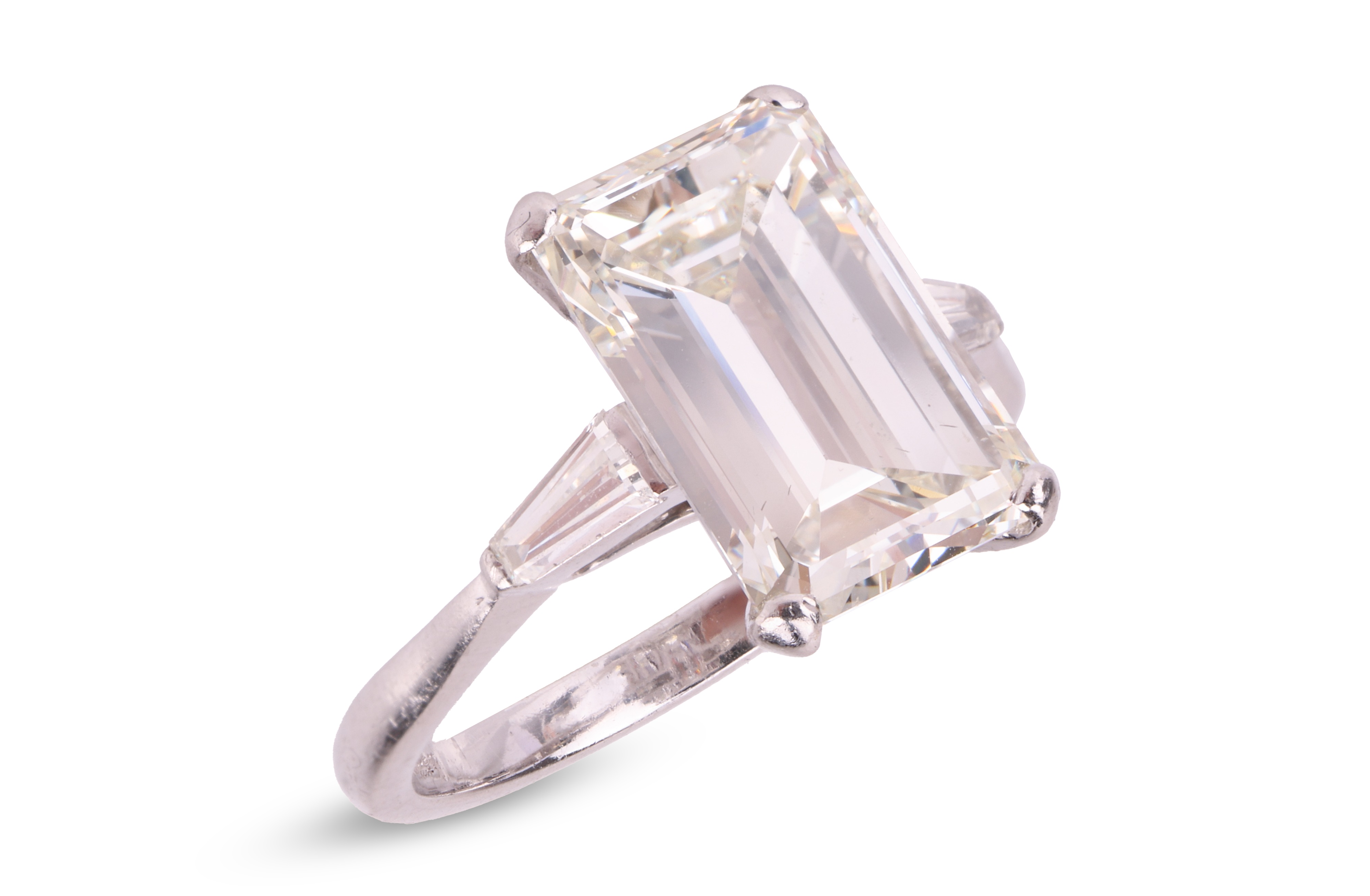 Lot 62 - Kutchinsky - an emerald-cut diamond solitaire,