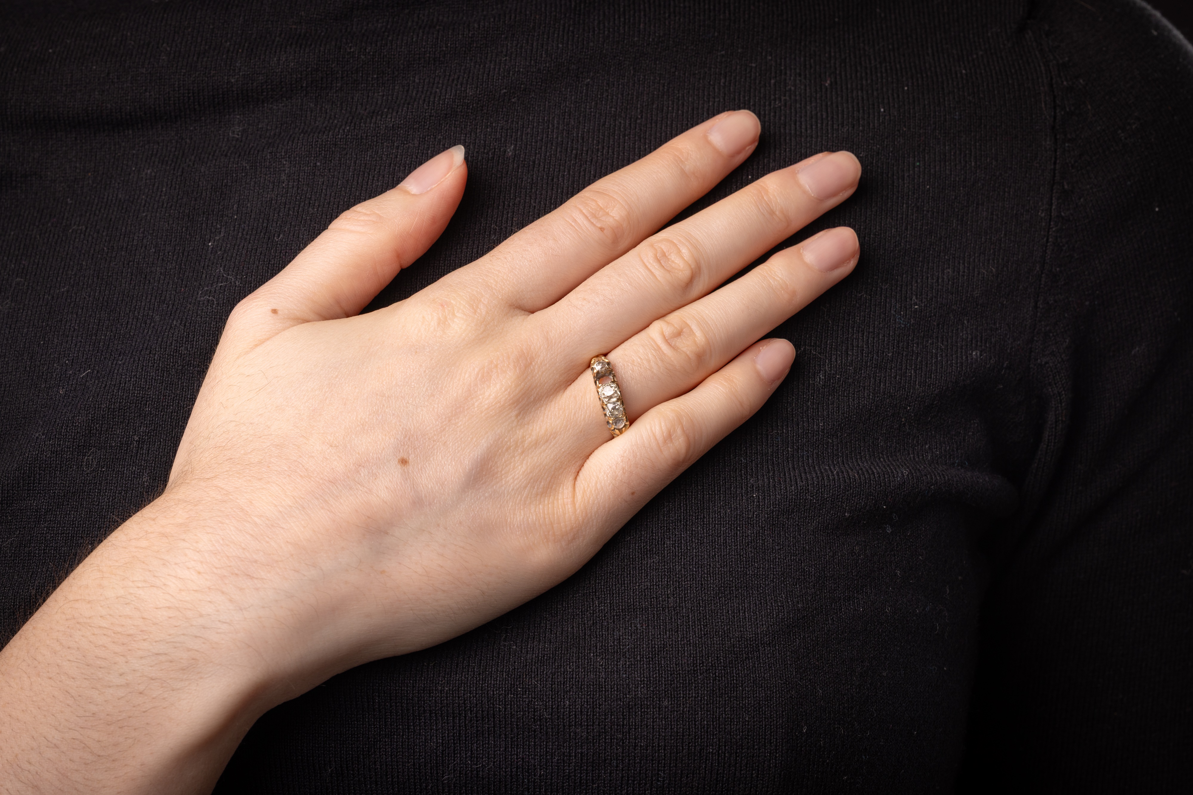 Lot 19 - A late Victorian five stone half hoop diamond